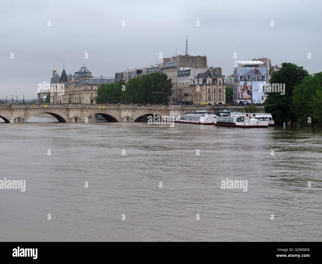 2016 les vedettes du pont neuf hi-res stock photography and images - Alamy