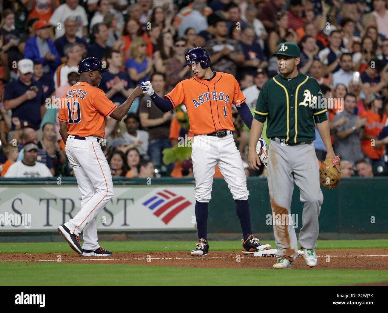 Oakland athletics third base coach hi-res stock photography and images ...