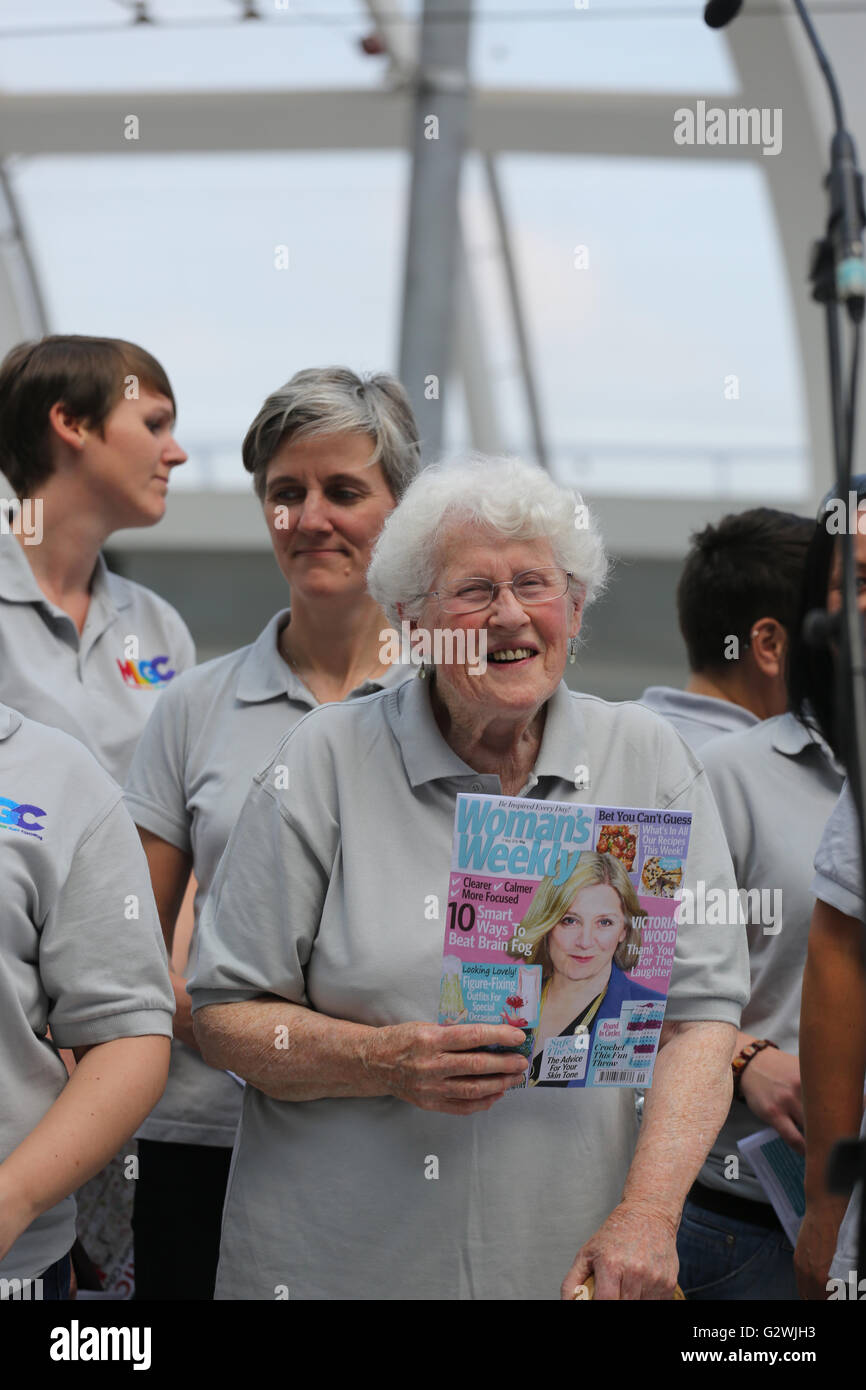 Sue devaney dinnerladies hi-res stock photography and images - Alamy