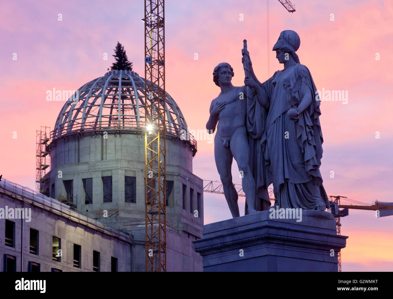 Palace bridge berlin hi-res stock photography and images - Alamy