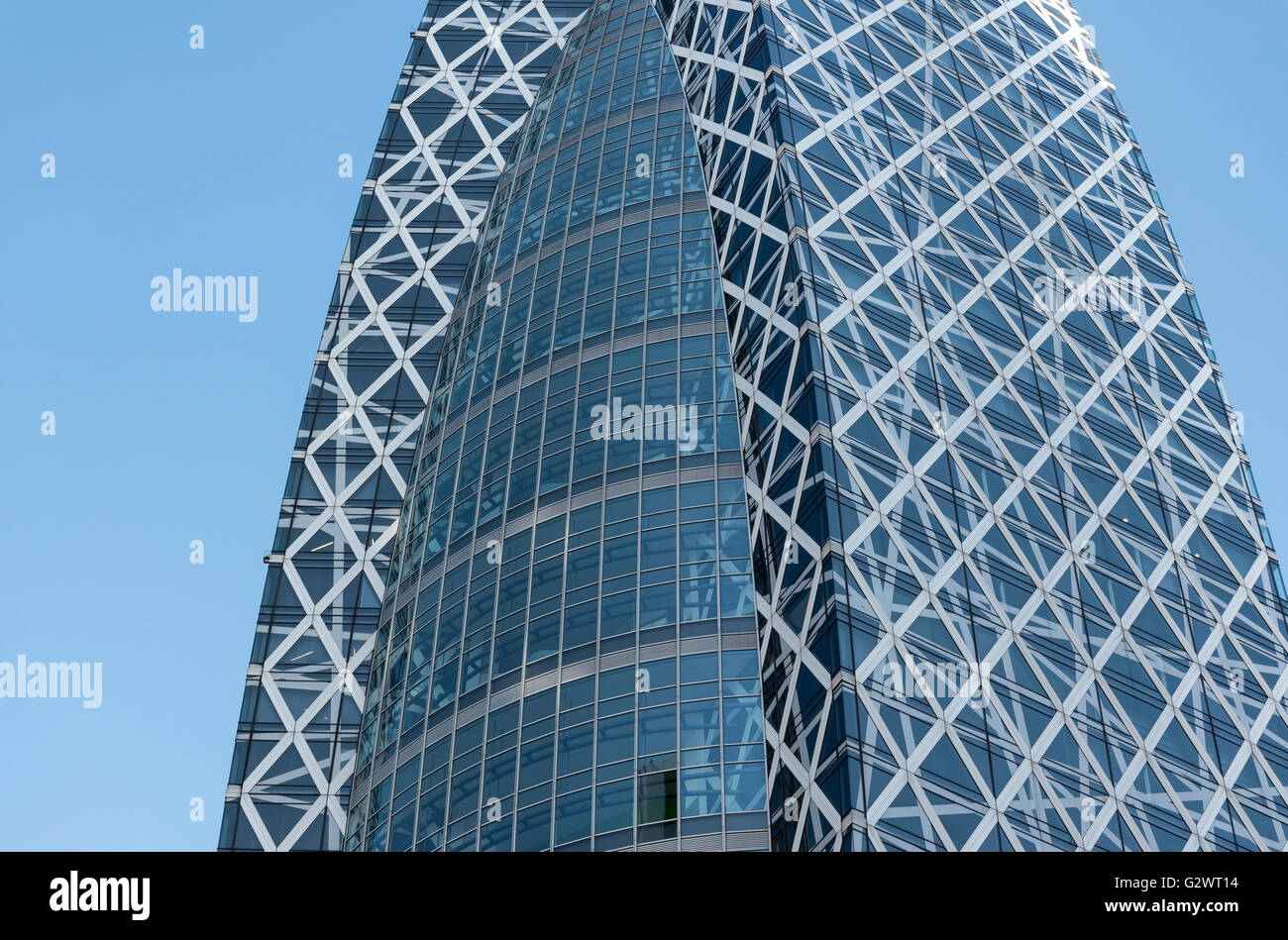 Facade detail, Mode Gakuen Cocoon Tower, Shinjuku, Tokyo, Japan Stock ...