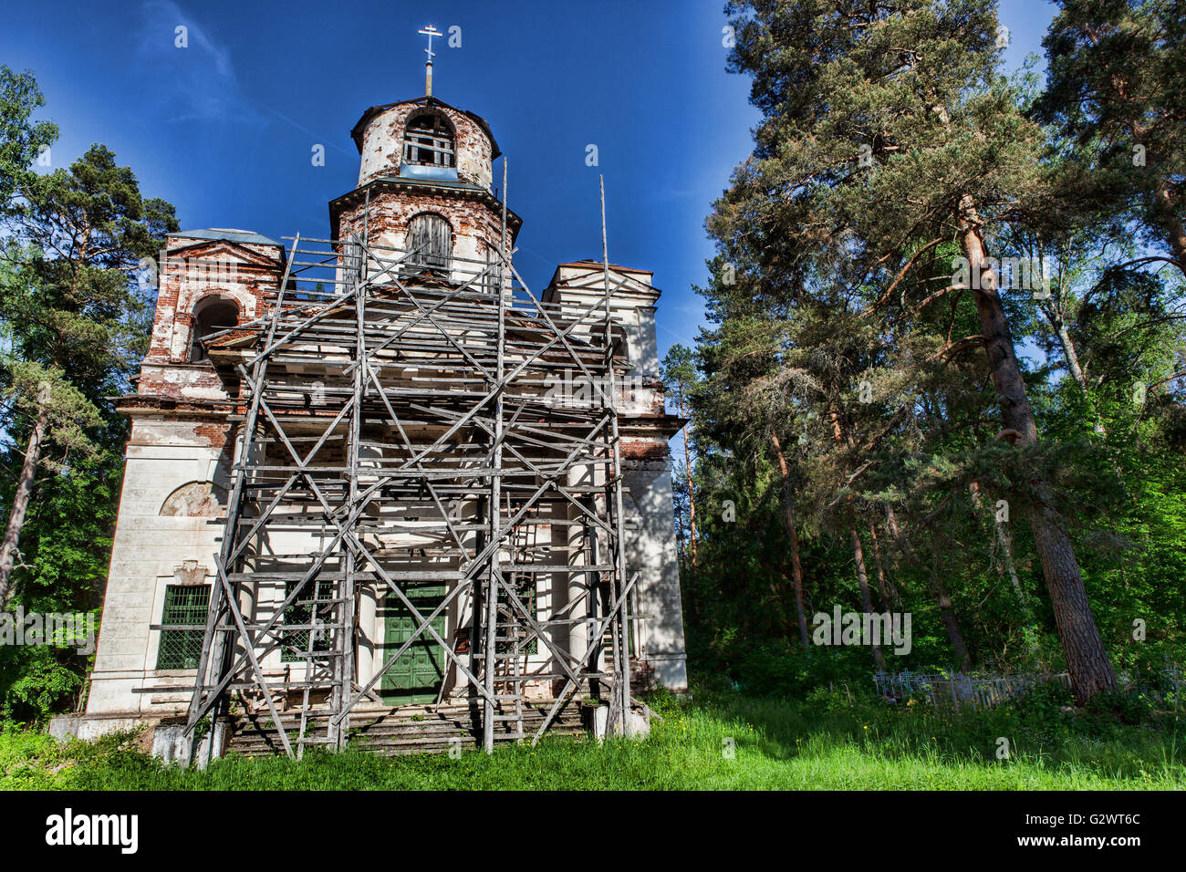 Scaffolding orthodox church dome hi-res stock photography and images ...