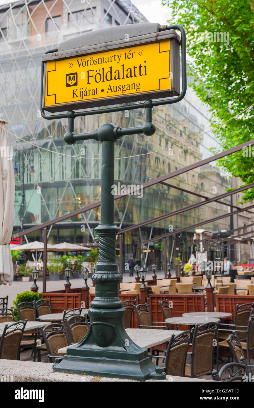 Budapest sign hi-res stock photography and images - Alamy