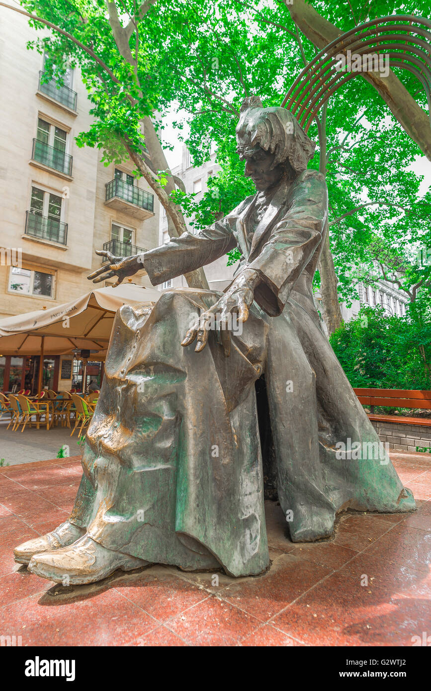 Liszt Budapest, view of the statue of the Hungarian composer Franz ...