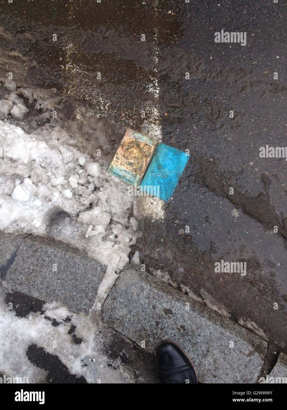 Snow book paper hi-res stock photography and images - Alamy