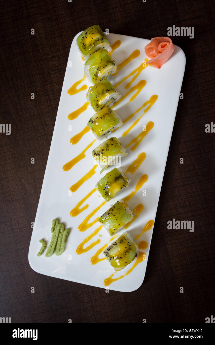 beautifully presented and freshly prepared sweet kiwi and pineapple ...