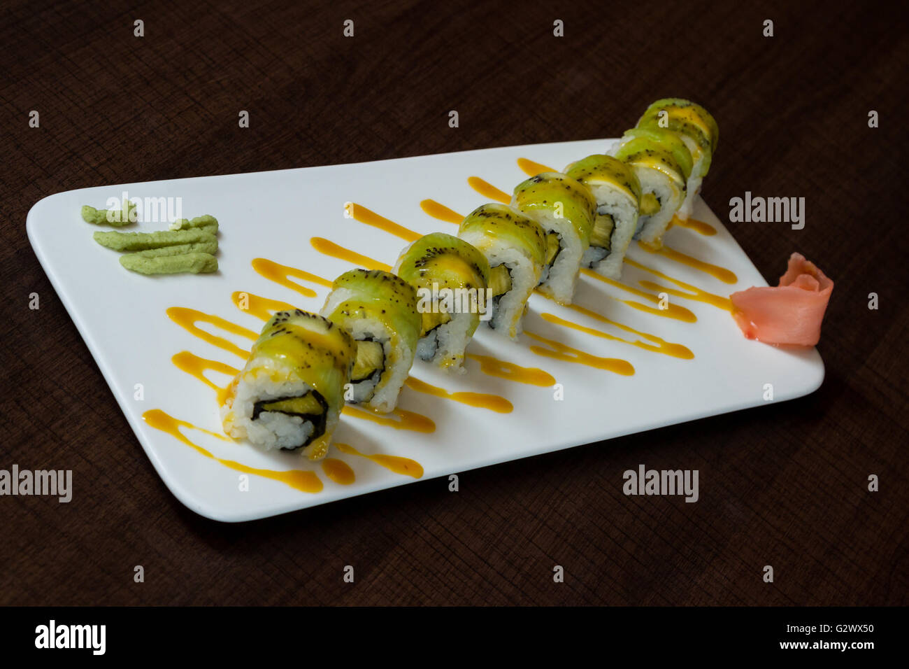 beautifully presented and freshly prepared sweet kiwi and pineapple ...