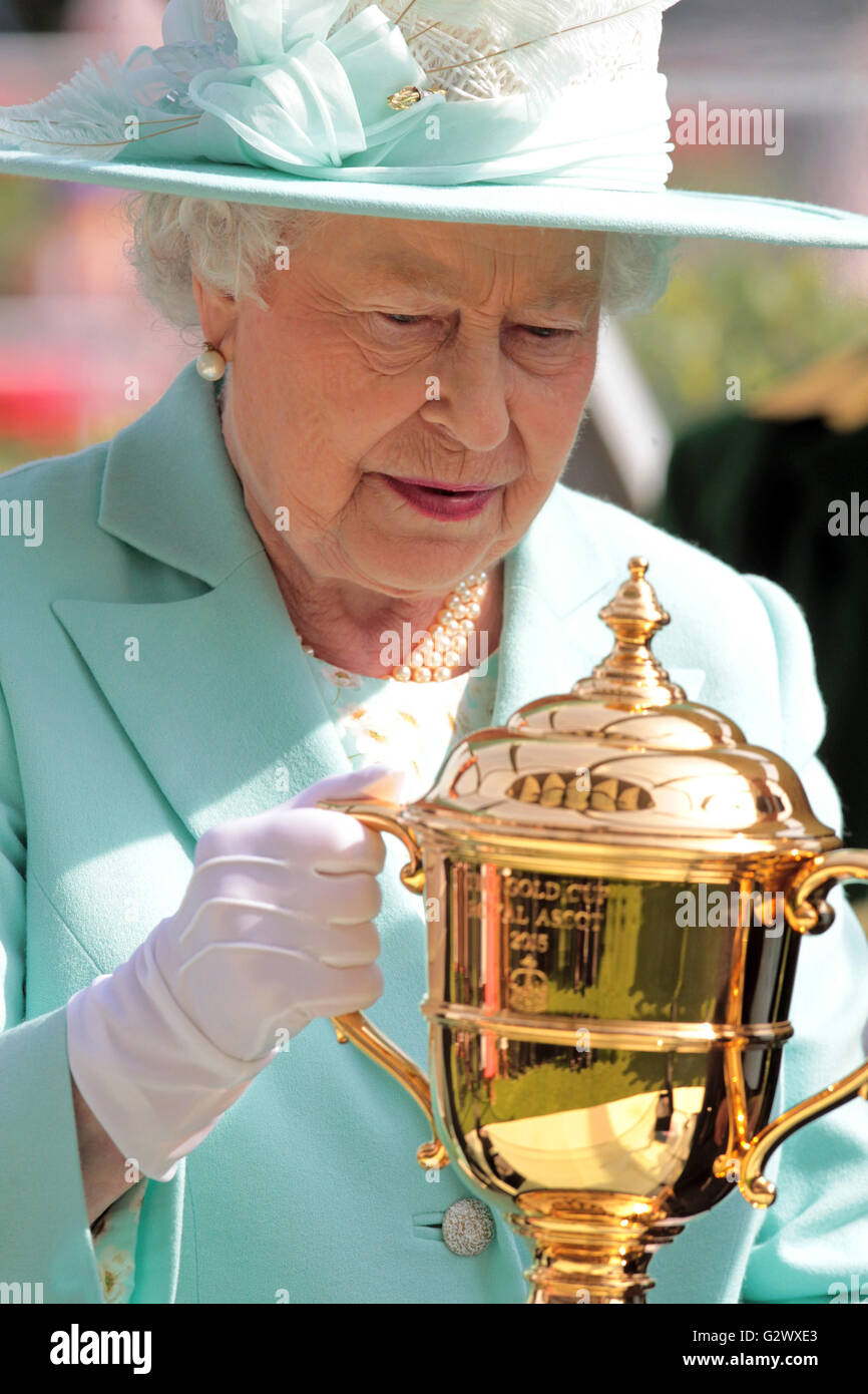 The queen elizabeth ii cup of great britain hi-res stock photography ...