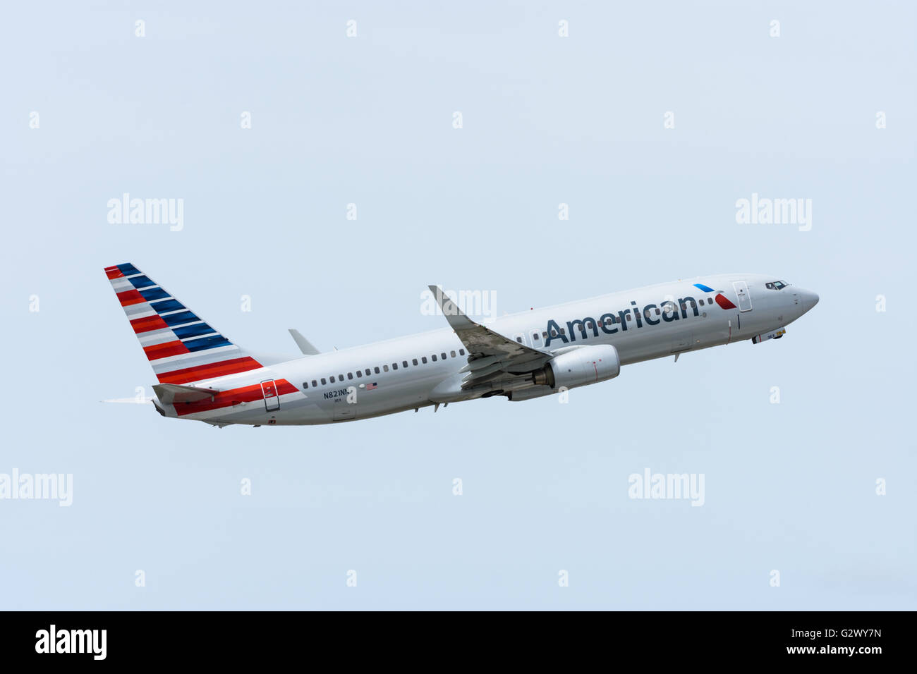 American Airlines Boeing 737-800 plane taking off Stock Photo - Alamy
