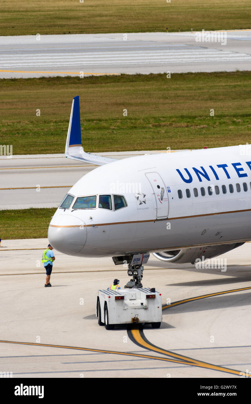 United Airlines Boeing 757 plane being pushed back in preparation for ...