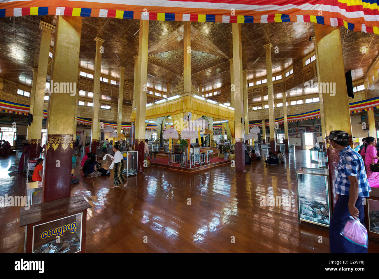 Buddhist believers at the Phaung Daw Oo Pagoda, Tha Lay village, Inle ...