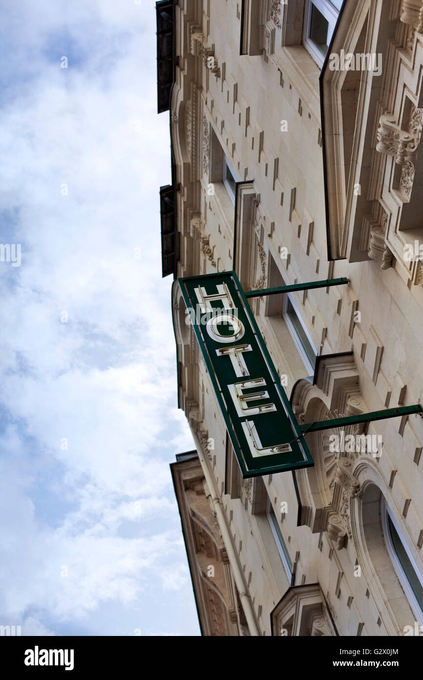 Hotel sign facade hi-res stock photography and images - Alamy