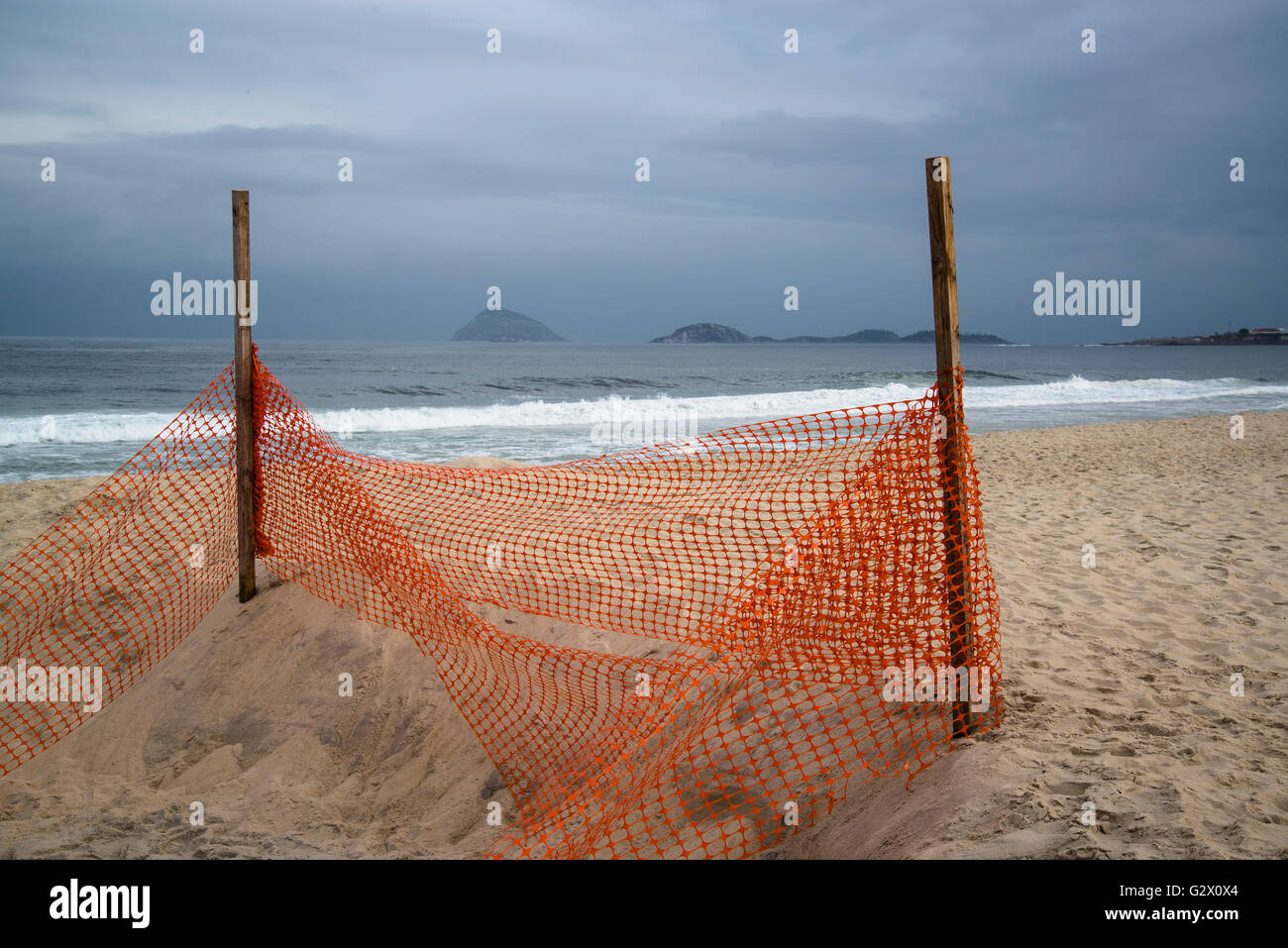 Dull weather beach hi-res stock photography and images - Alamy