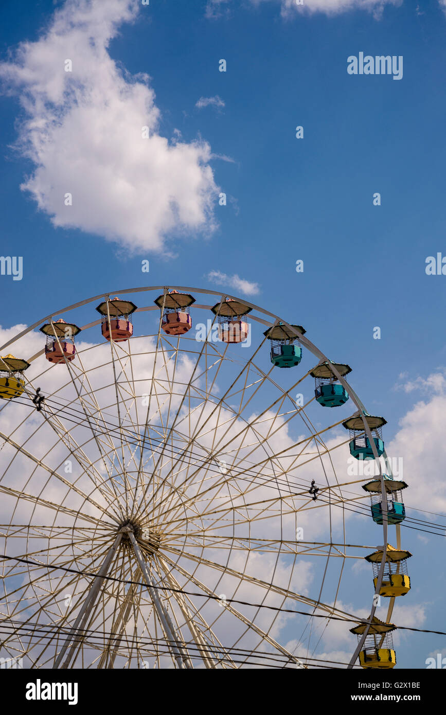 Ferris wheel amusement park Stock Photo - Alamy