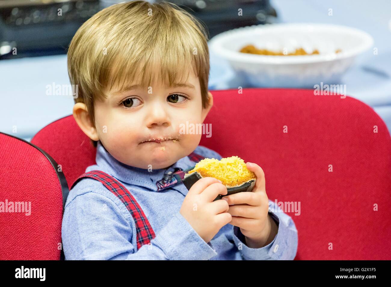 Child enjoying cake at a party Stock Photo - Alamy