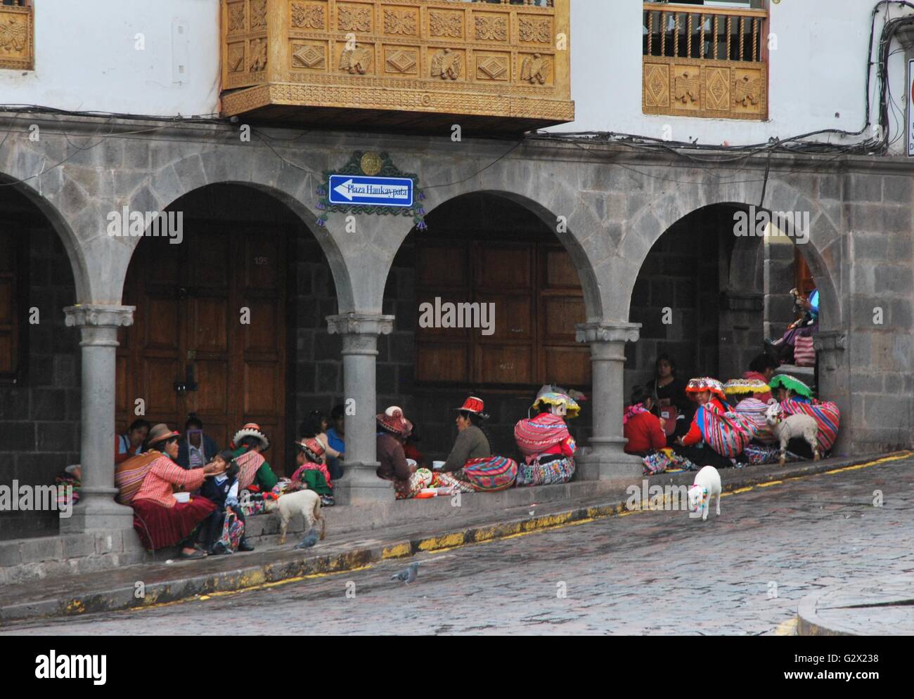 Indigenous cusco hi-res stock photography and images - Alamy