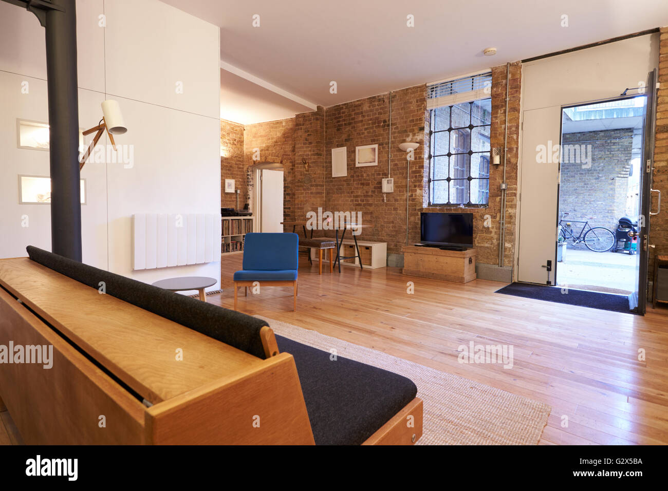 Empty modern interior hi-res stock photography and images - Alamy