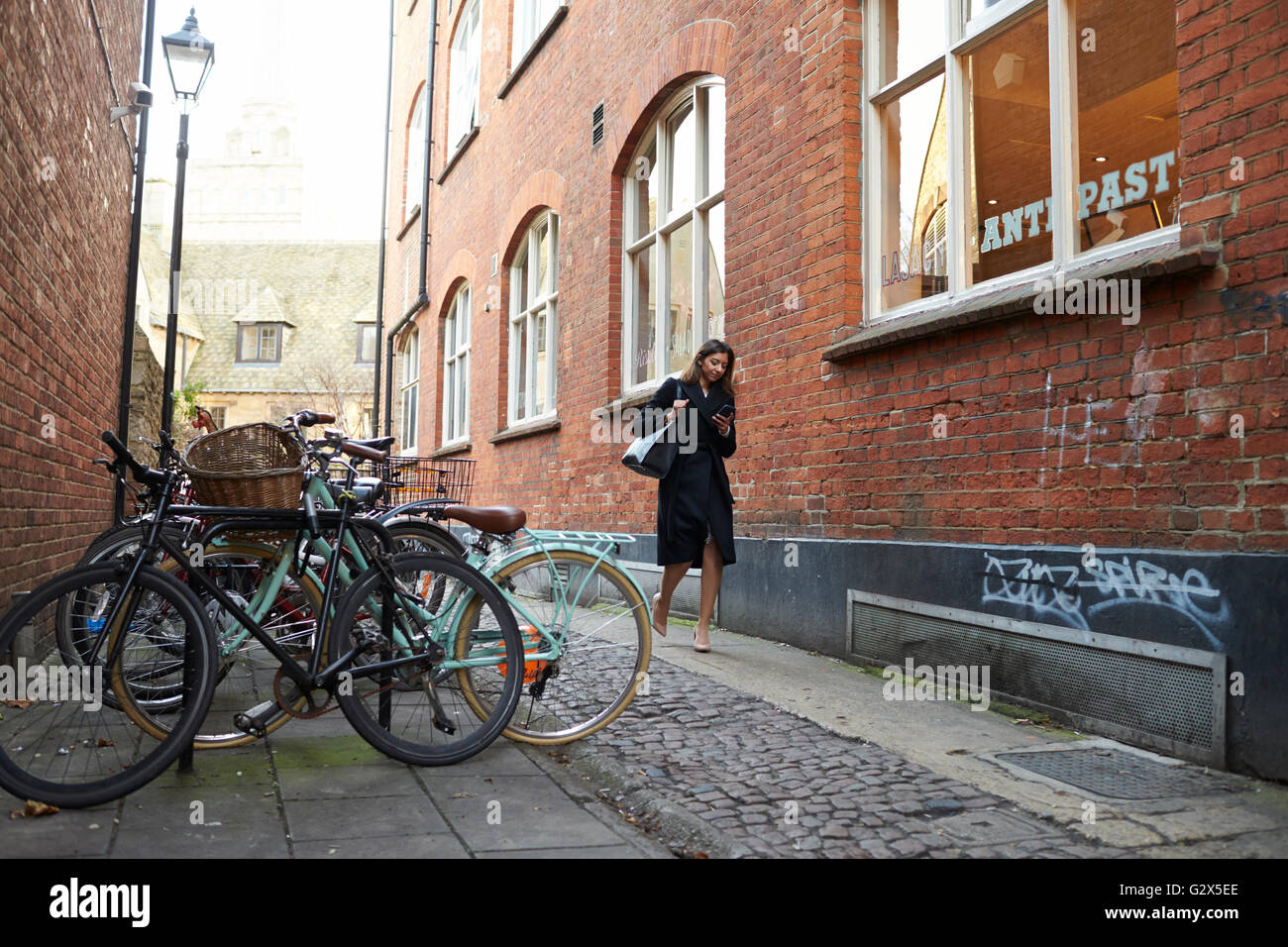 Reading writing text messages hi-res stock photography and images - Alamy