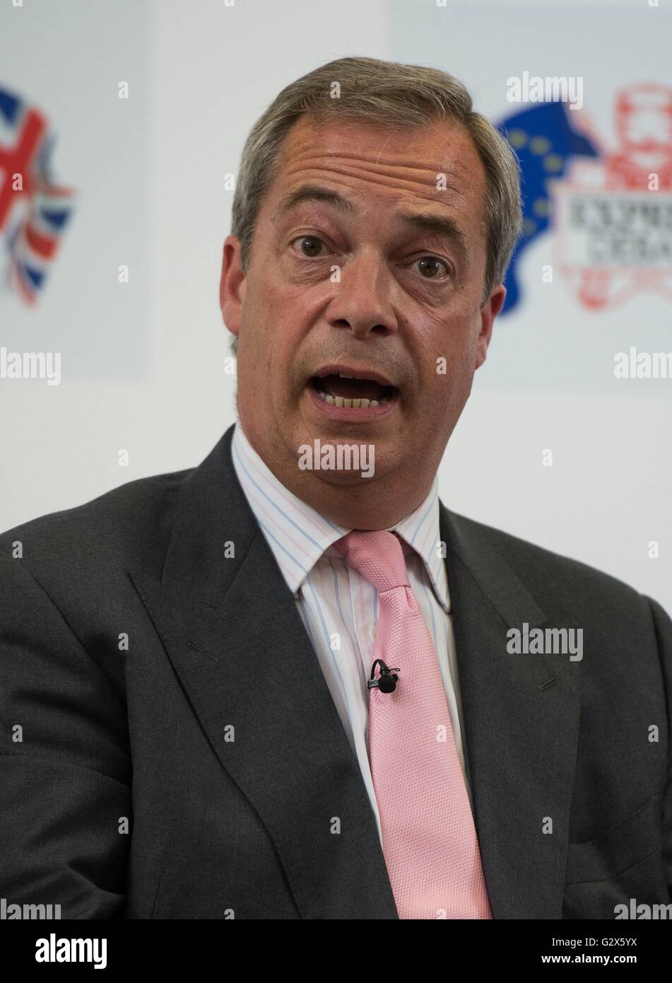 Express debate about eu hi-res stock photography and images - Alamy