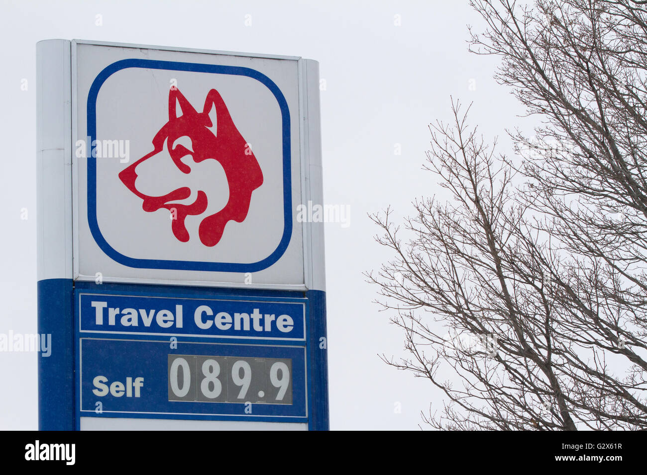 Husky gas station hi-res stock photography and images - Alamy