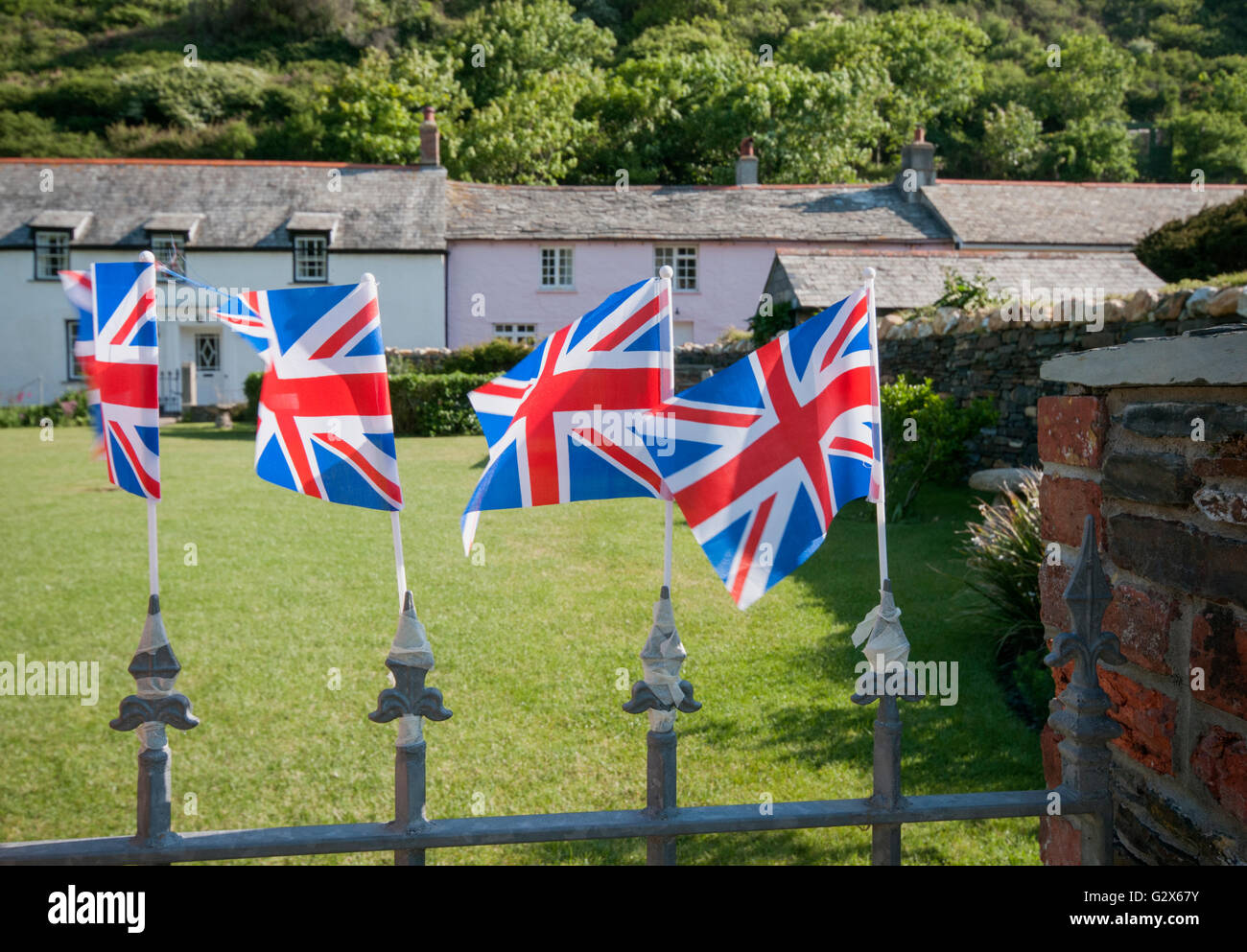 Row of union jack flags hi-res stock photography and images - Alamy