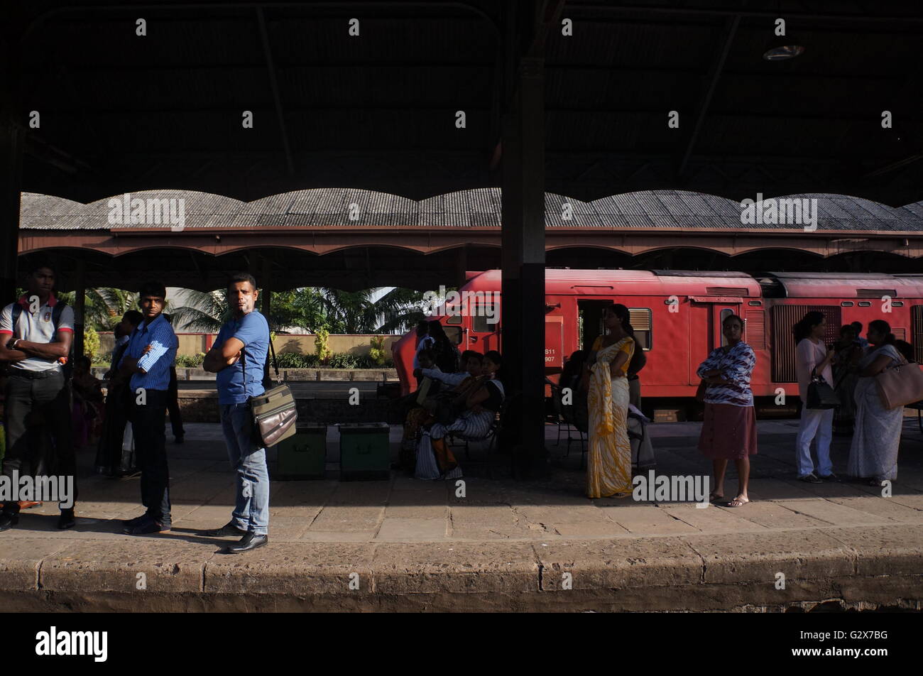 Commuters waiting for a train at Colombo Fort station, Sri Lanka Stock ...
