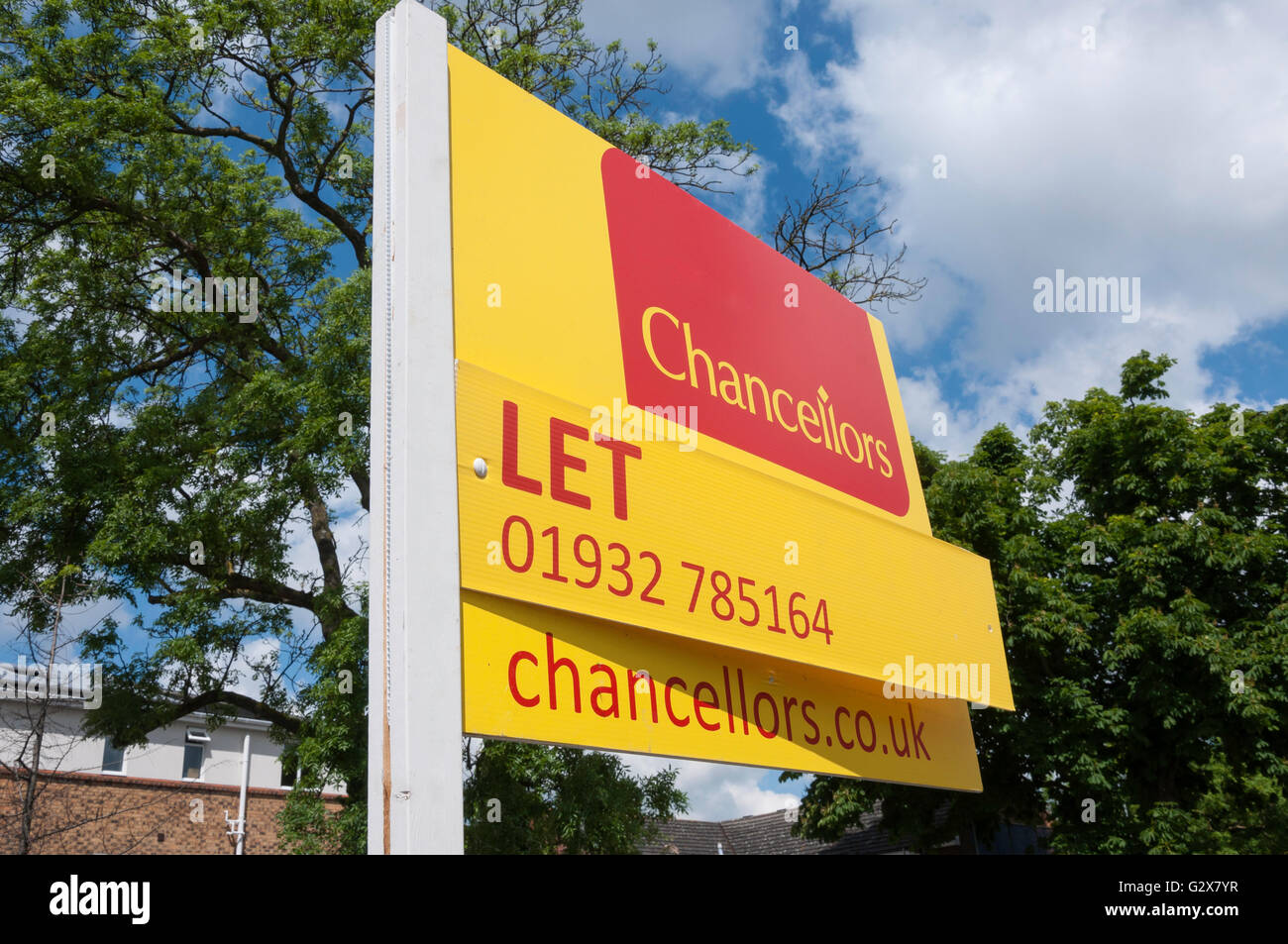 Sold estate agent signs hi-res stock photography and images - Alamy
