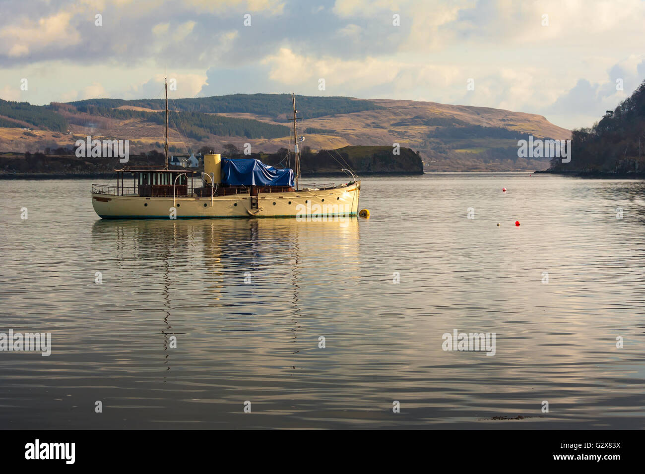 tobermory bay on the isle of mull Stock Photo - Alamy