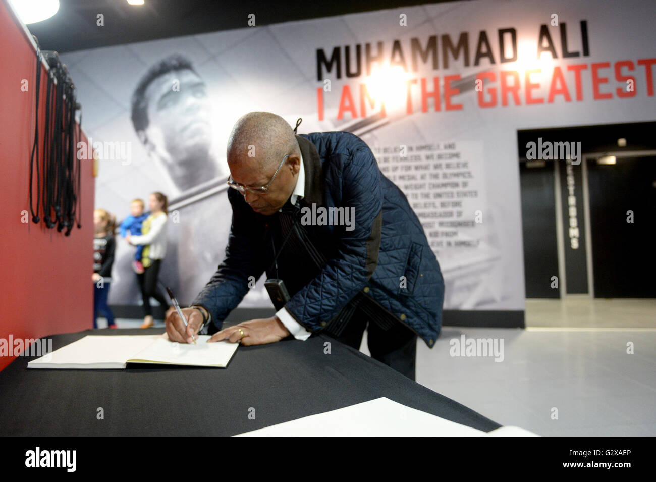 Winston signs hi-res stock photography and images - Alamy