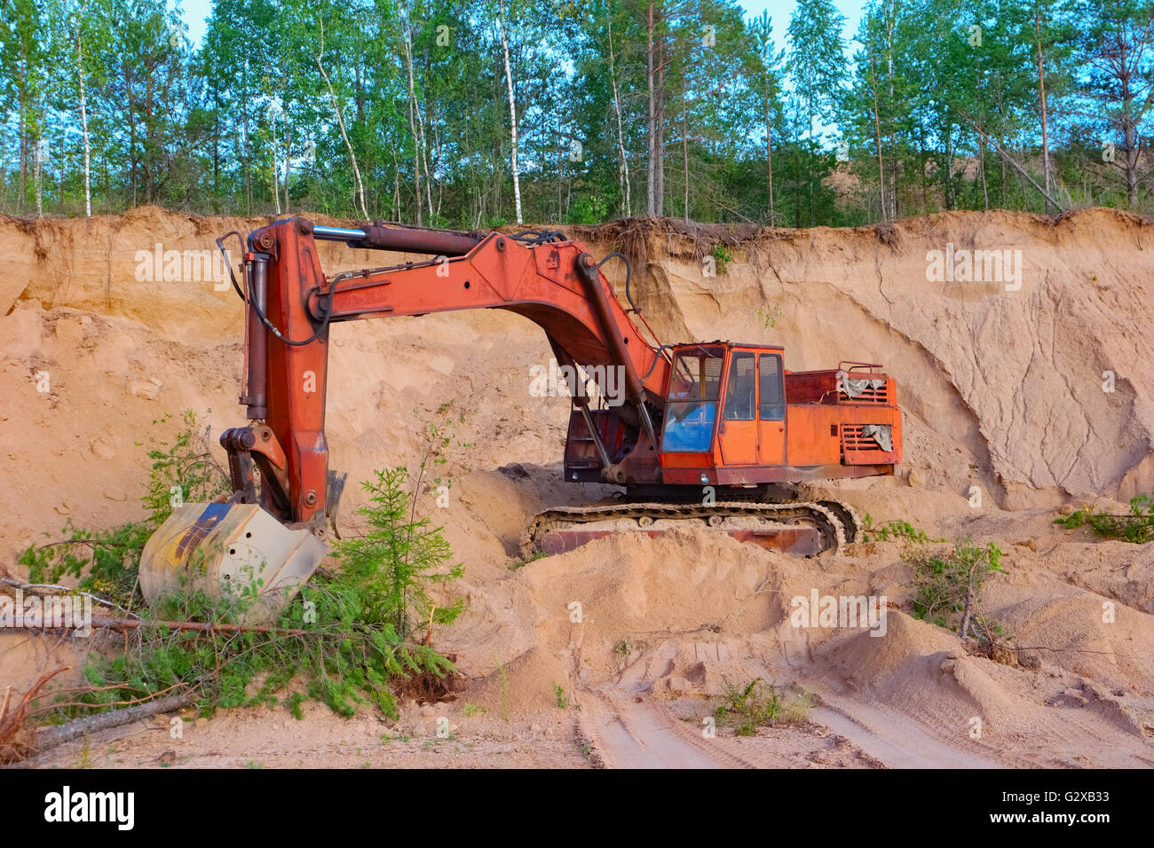 Loader working in gravel hi-res stock photography and images - Alamy