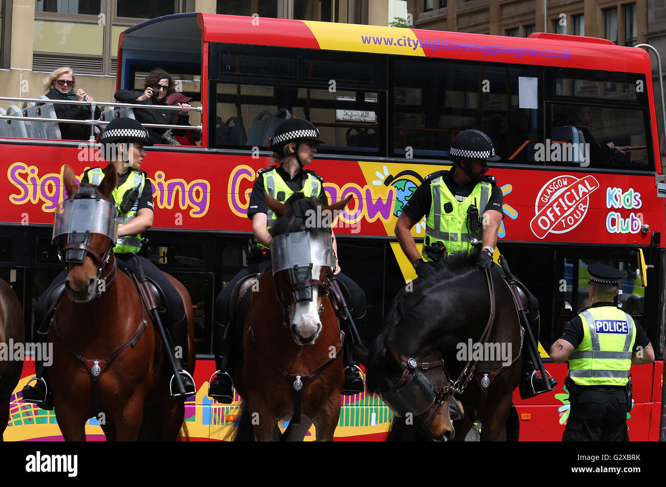 Mounted police glasgow hi-res stock photography and images - Alamy
