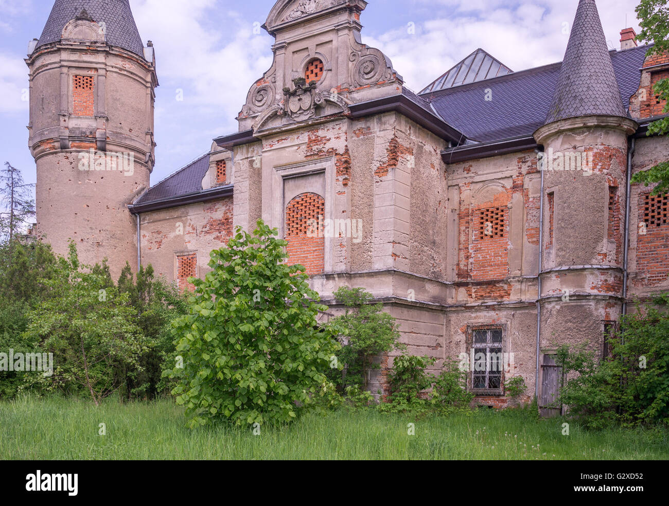 Ruined palace hi-res stock photography and images - Alamy
