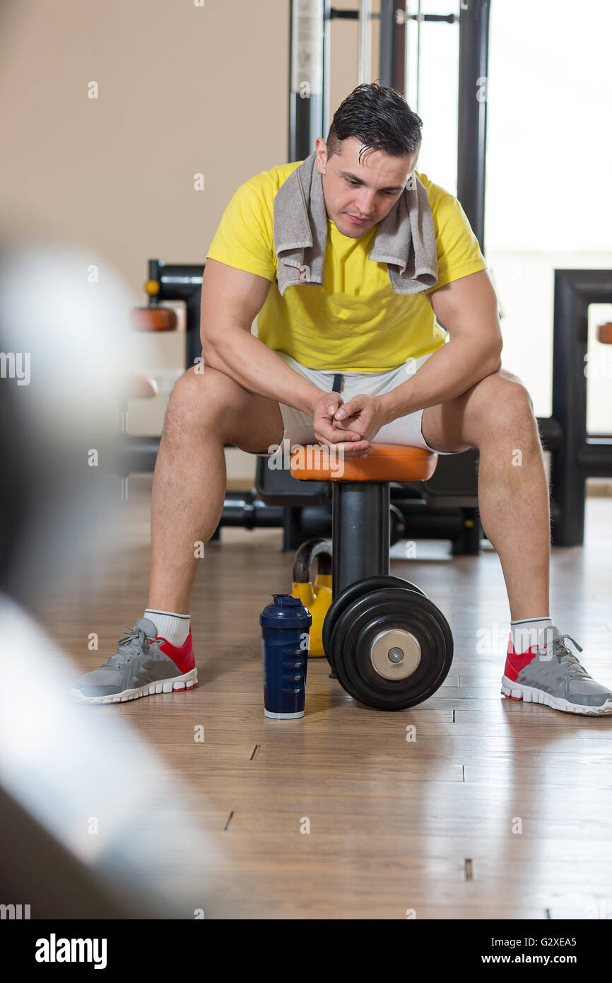 Athlete muscular brutal bodybuilder emotional posing in the gym ...