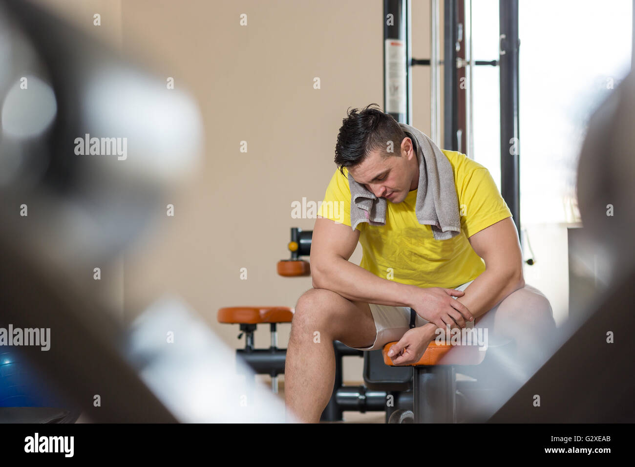 Athlete muscular brutal bodybuilder emotional posing in the gym ...