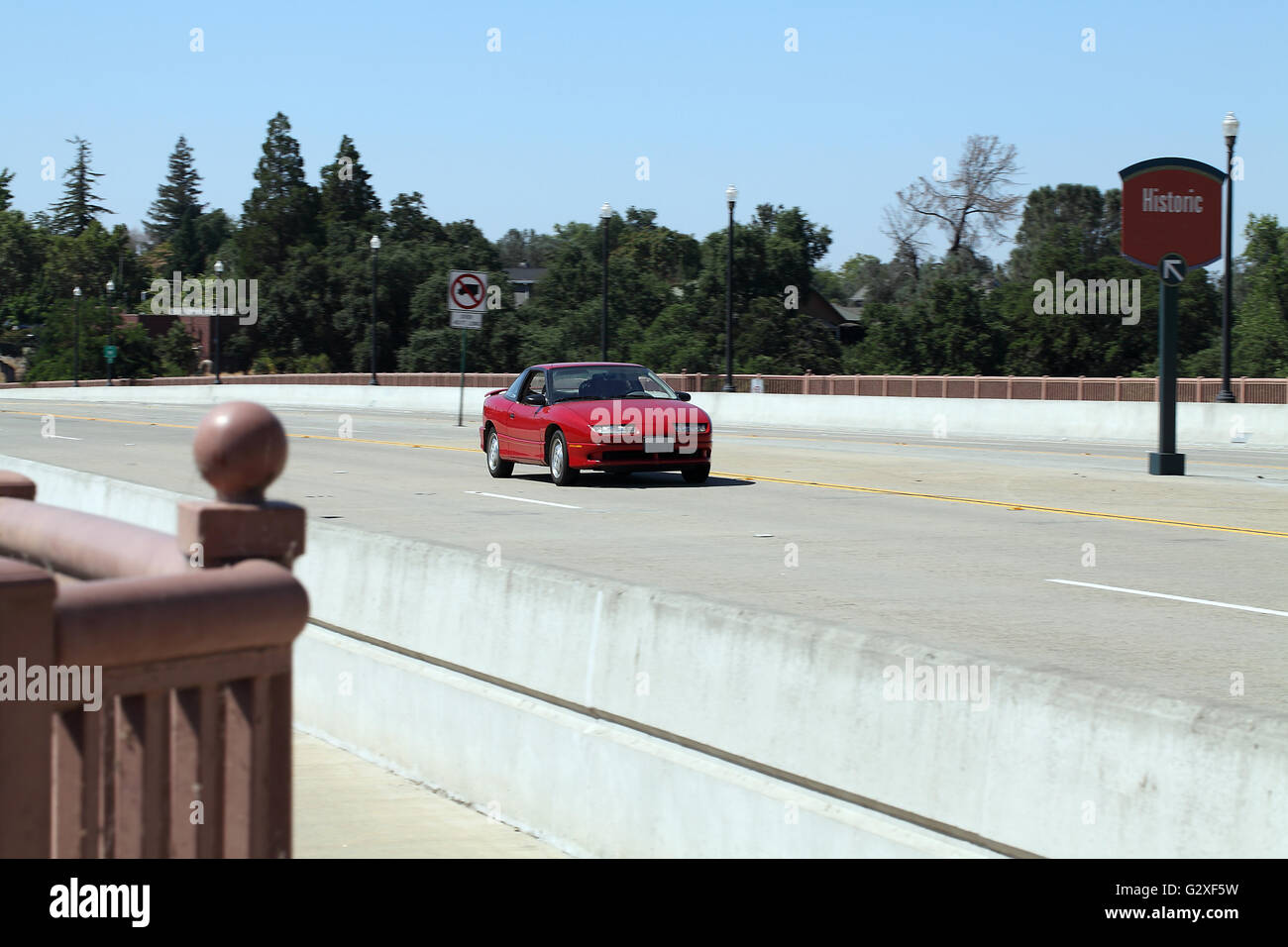 Car on bridge hi-res stock photography and images - Alamy
