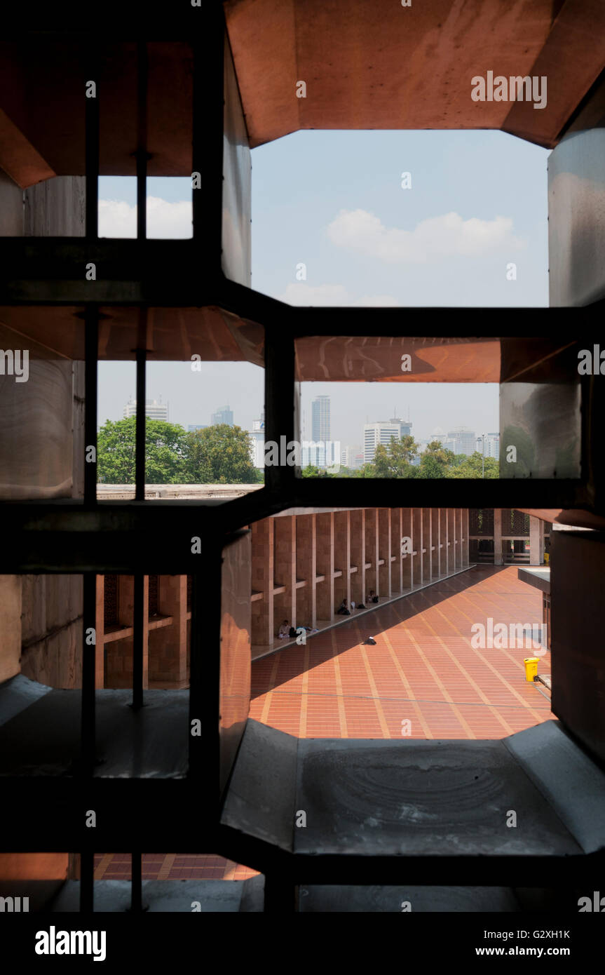 Jakarta, Masjid Istiqlal, Architecture Of Modern Mosque Stock Photo - Alamy