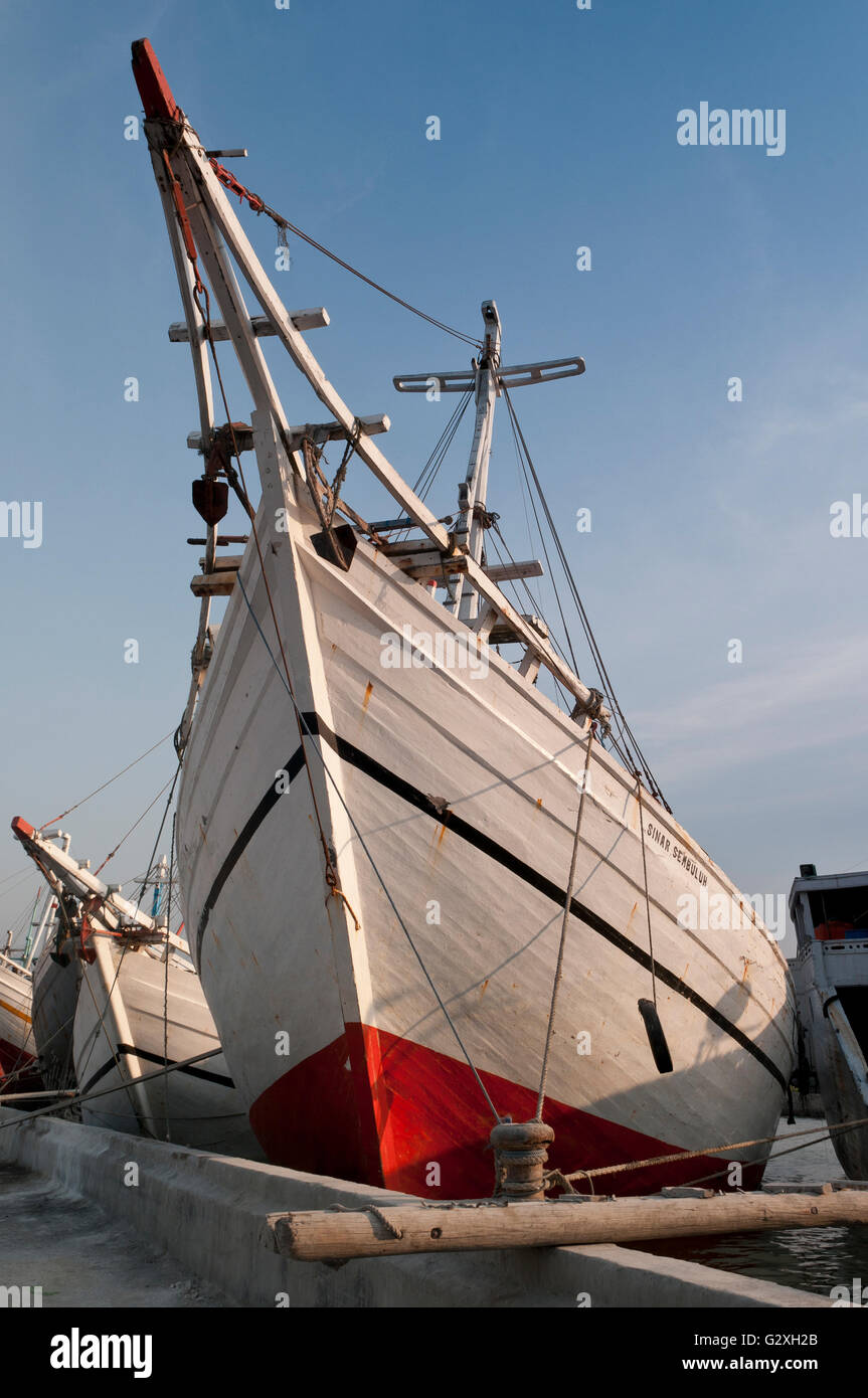 Jakarta, Harbour, Traditional Wood Boat Stock Photo - Alamy