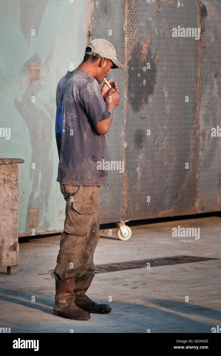 Jakarta harbour dock worker hi-res stock photography and images - Alamy