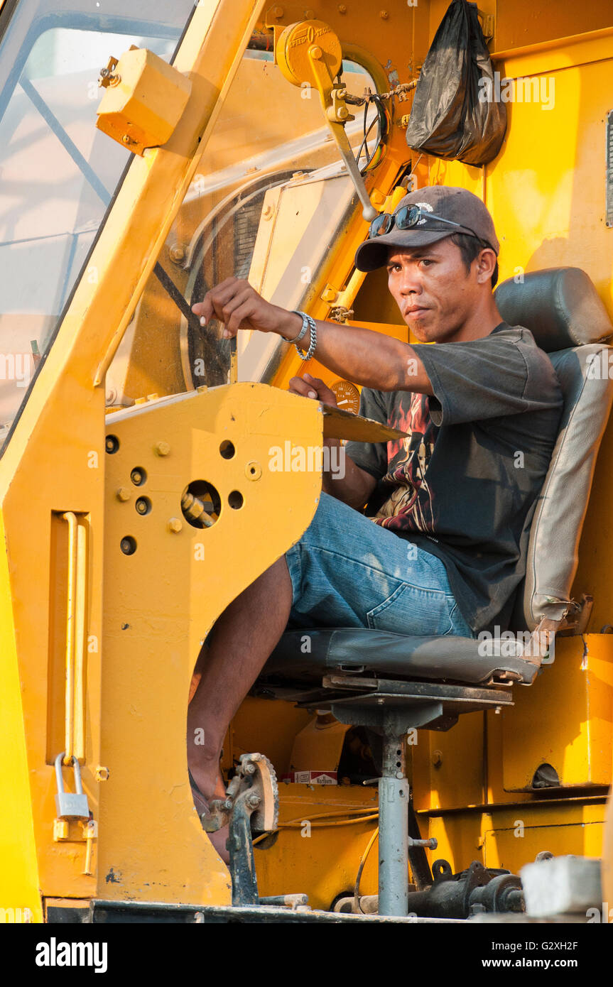 Jakarta harbour dock worker hi-res stock photography and images - Alamy