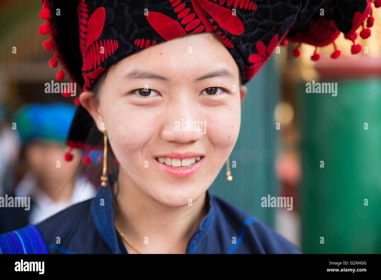 Ethnic attire hi-res stock photography and images - Alamy