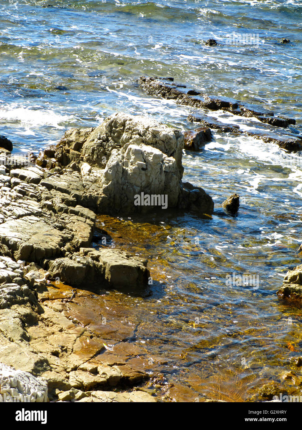 Azure ocean on shore rock hi-res stock photography and images - Alamy
