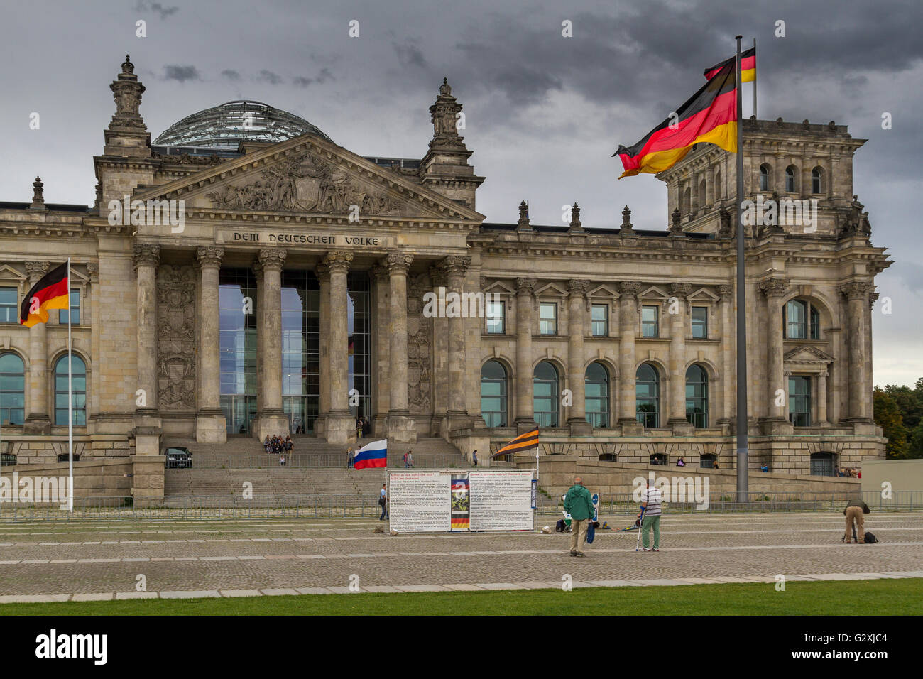 Exterior reichstag building hi-res stock photography and images - Alamy