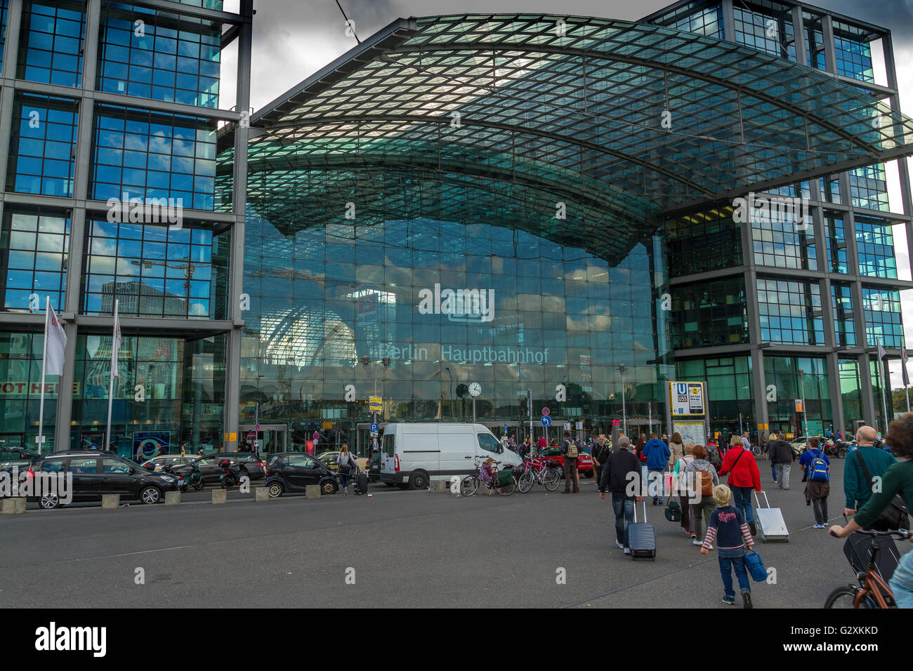People outside the main entrance to Berlin Hauptbahnhof Station ...