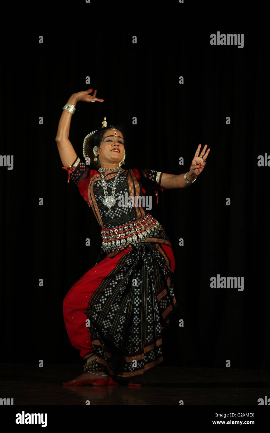 Odissi dancer hi-res stock photography and images - Alamy