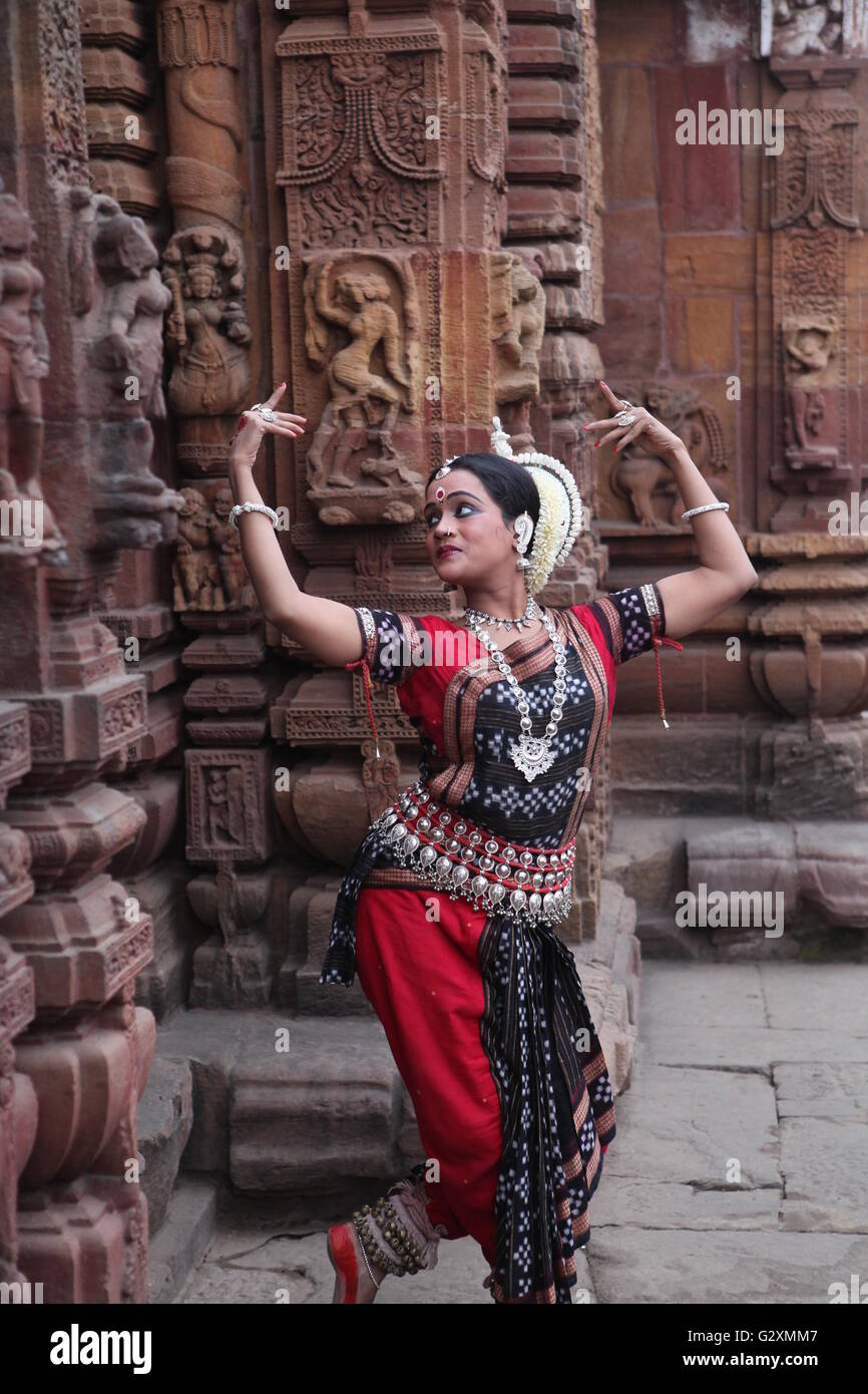 an odissi dancer dancing in front of a temple in bhubaneswar Stock ...