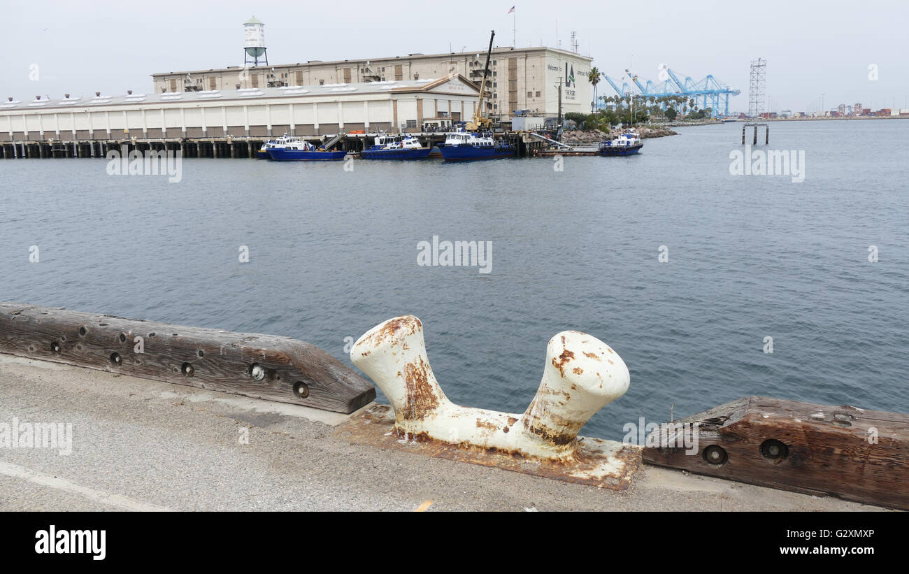 Los Angeles harbor and working pier with giant cleat for docking Stock ...