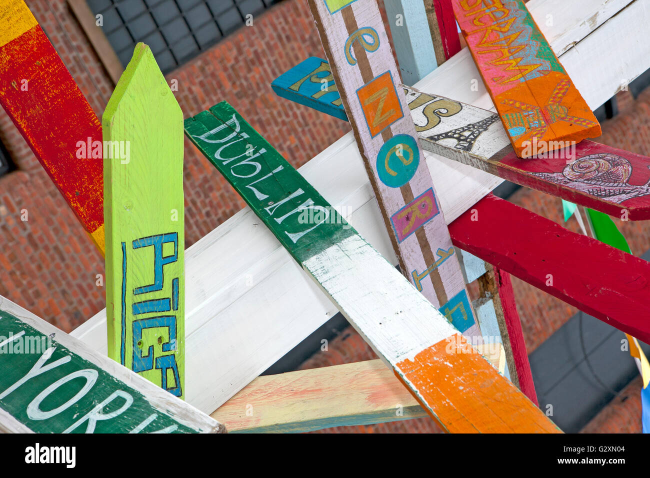 Fingerpost arrow hi-res stock photography and images - Alamy