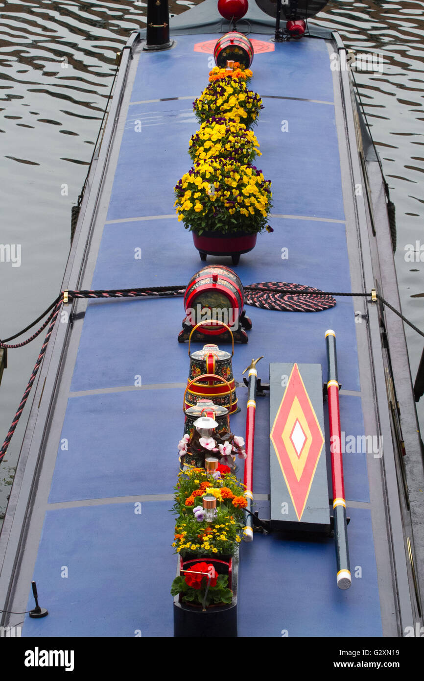 Boat flower planter hi-res stock photography and images - Alamy