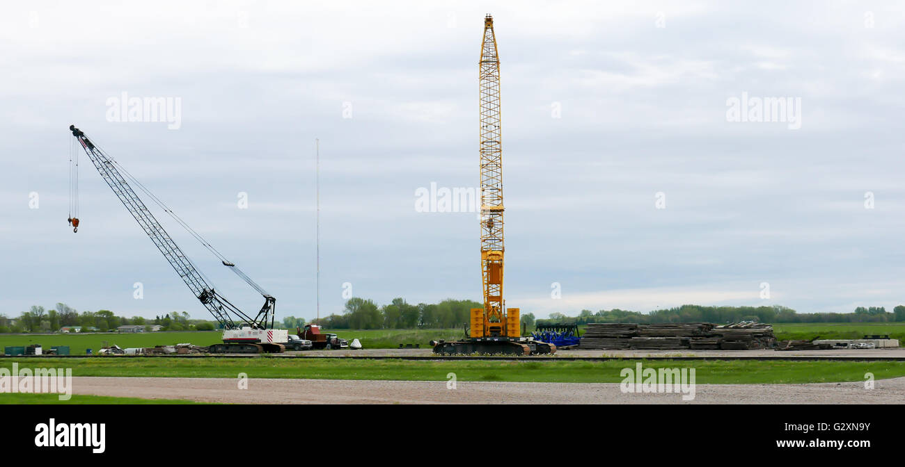 Real cranes hi-res stock photography and images - Alamy