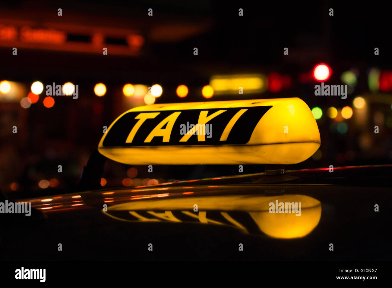 Lit taxi sign hi-res stock photography and images - Alamy
